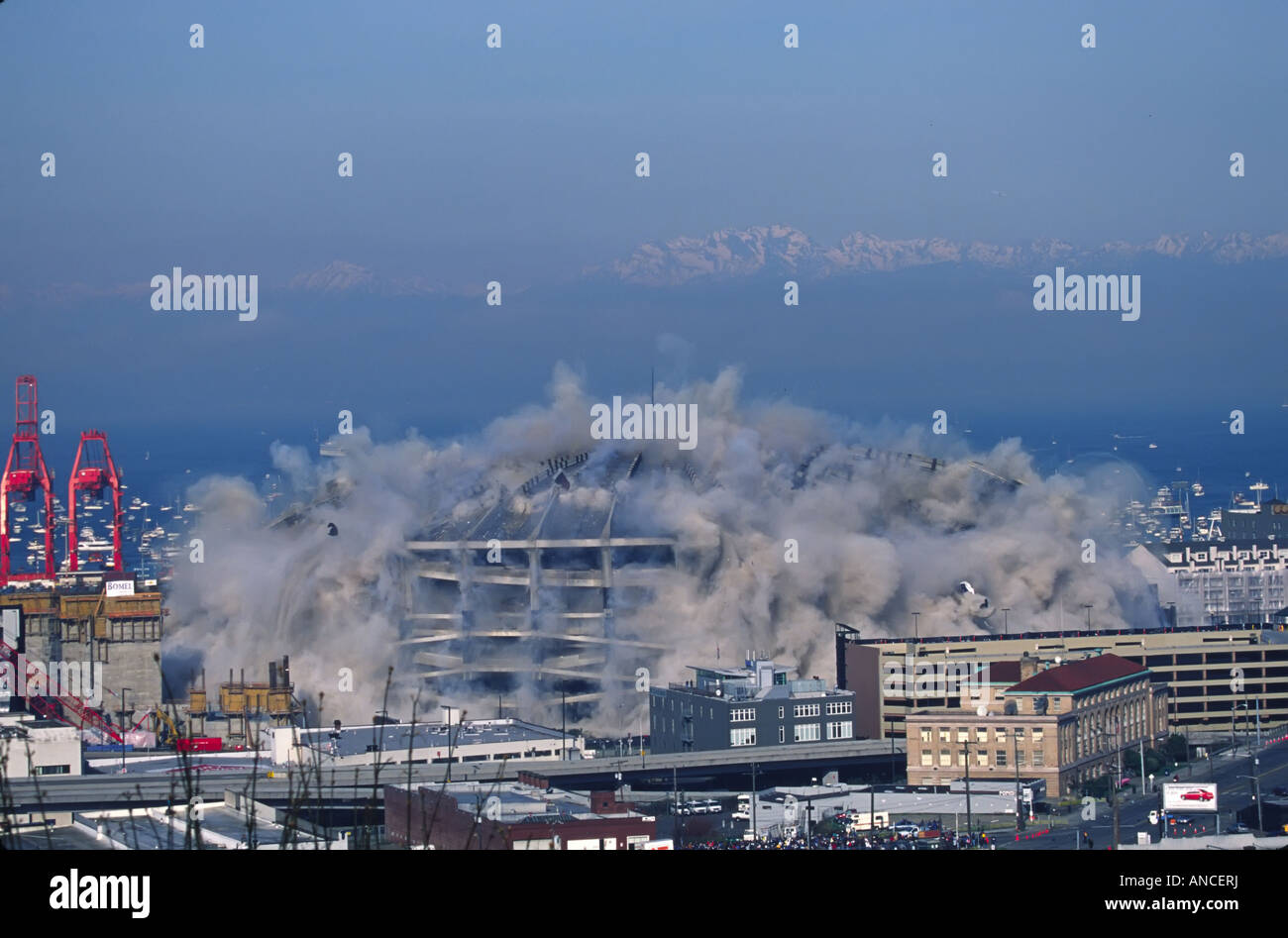 Seattle kingdome demolition hi-res stock photography and images - Alamy