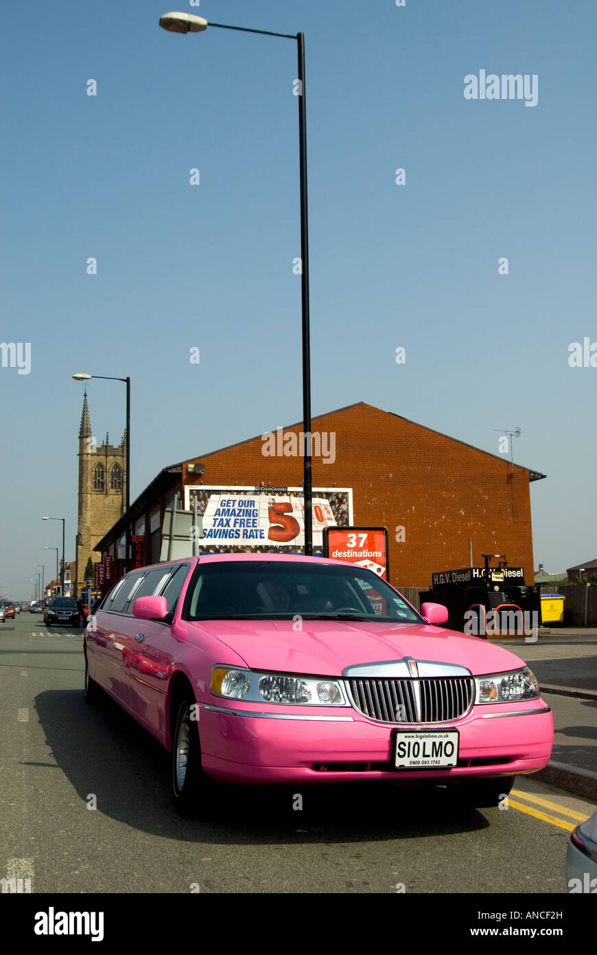 Pink limo hi-res stock photography and images - Alamy