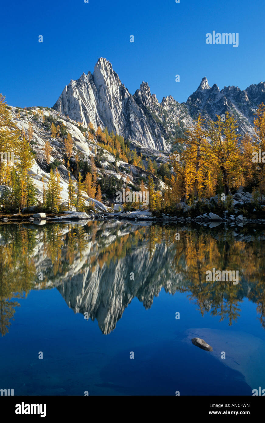 WA, Alpine Lakes Wilderness, Enchantment Lakes, Prusik Peak and Temple ...