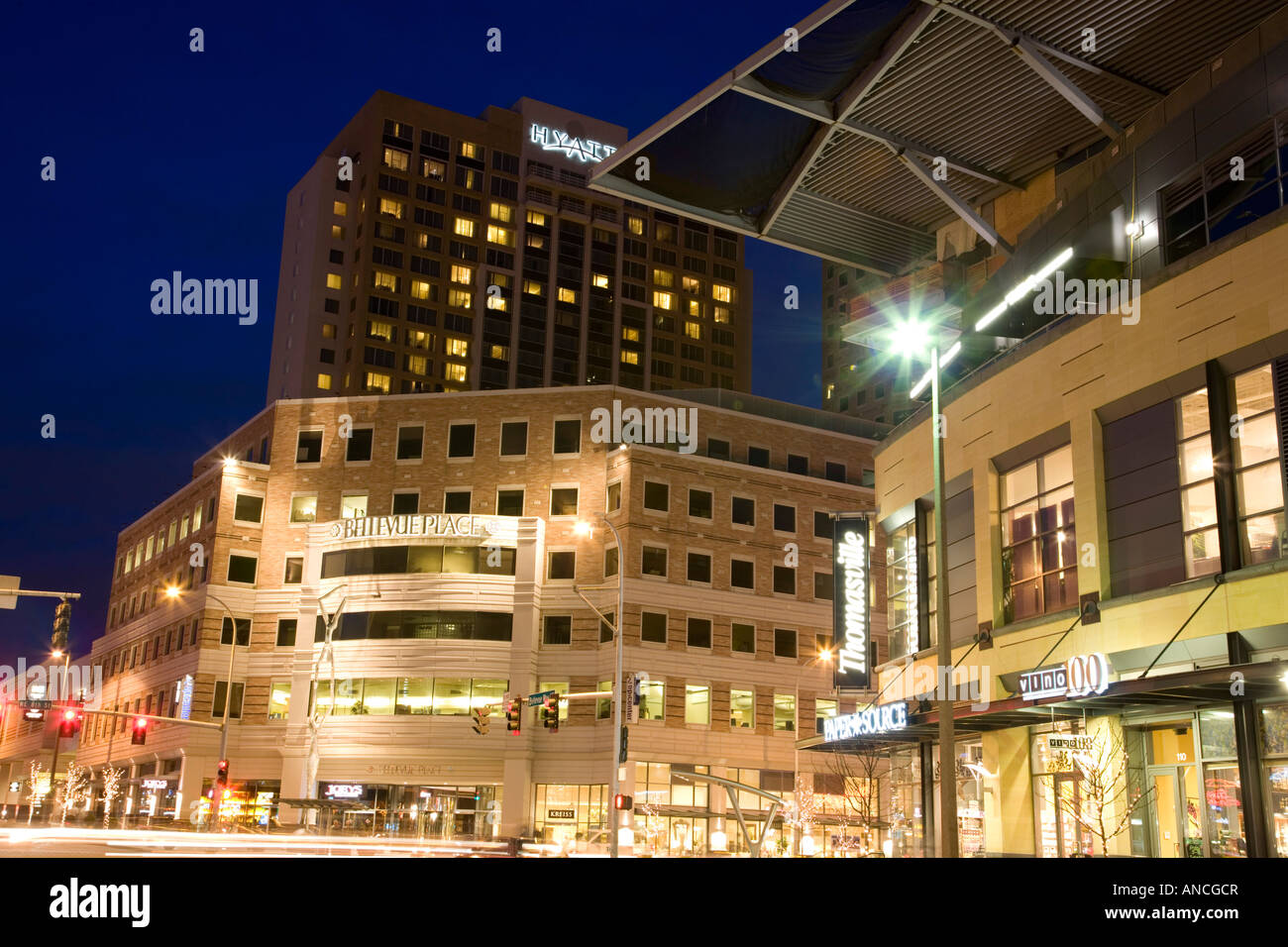 Lincoln square bellevue washington hi-res stock photography and images ...