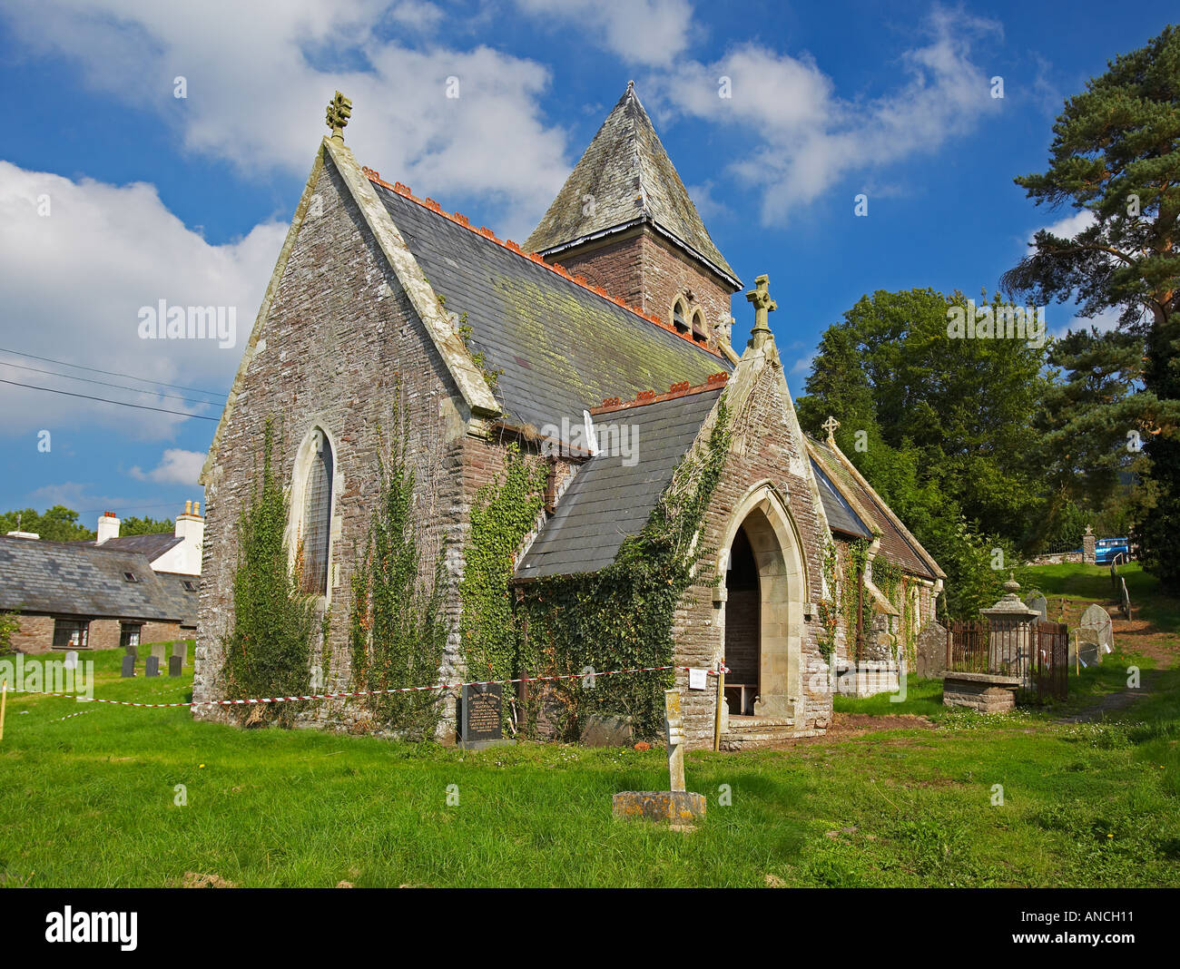 Falling masonry hi-res stock photography and images - Alamy
