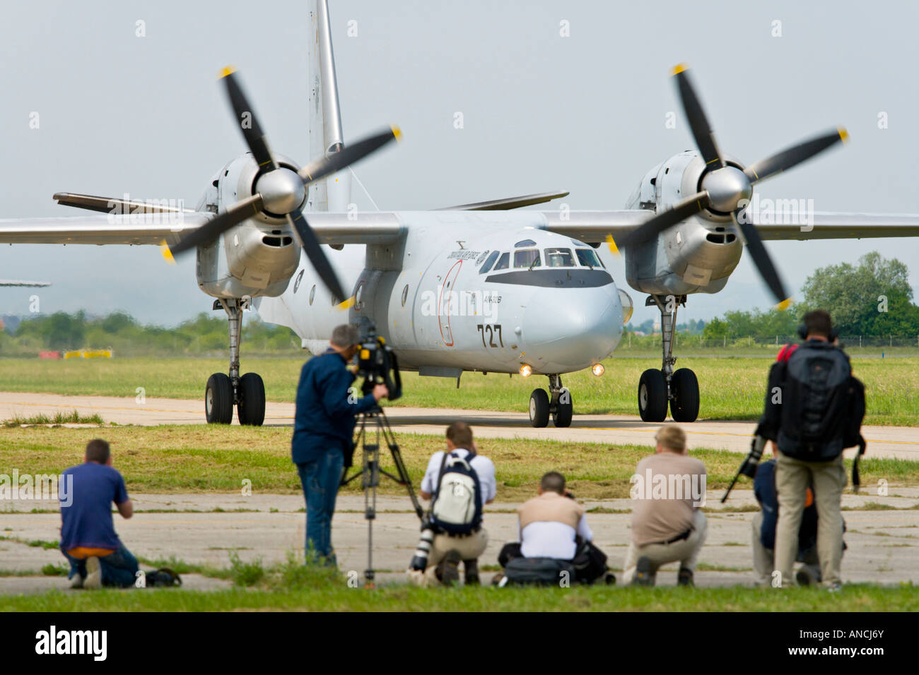 Antonov 32b hi-res stock photography and images - Alamy