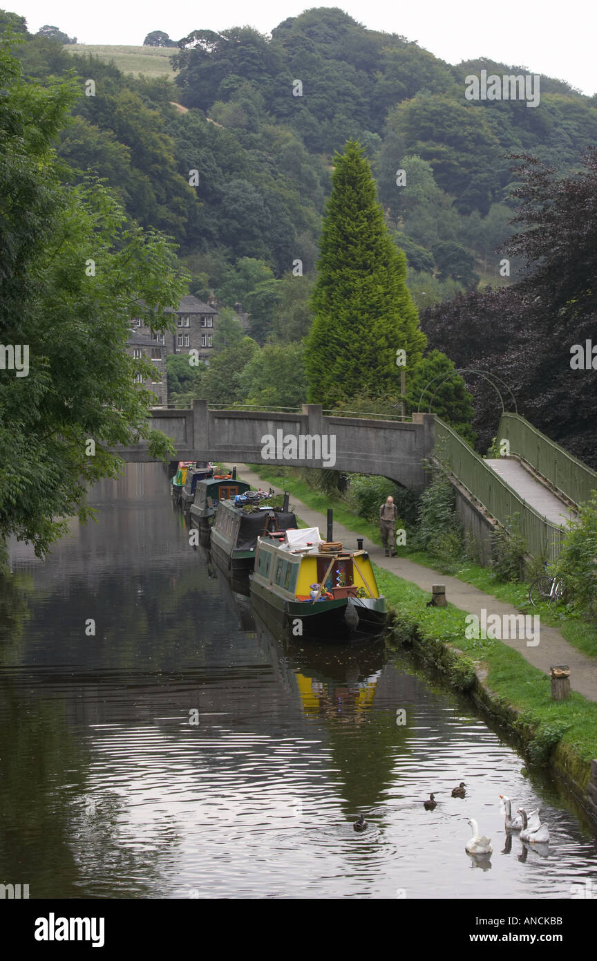Canal boats moored on the rochdale canal hi-res stock photography and ...