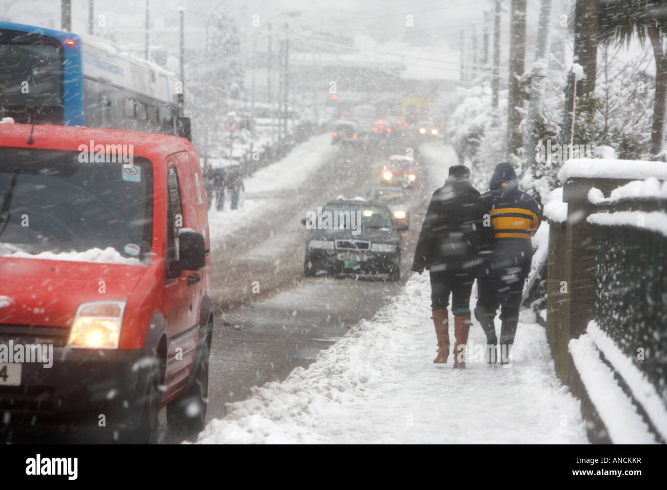 Covered footpath hi-res stock photography and images - Alamy