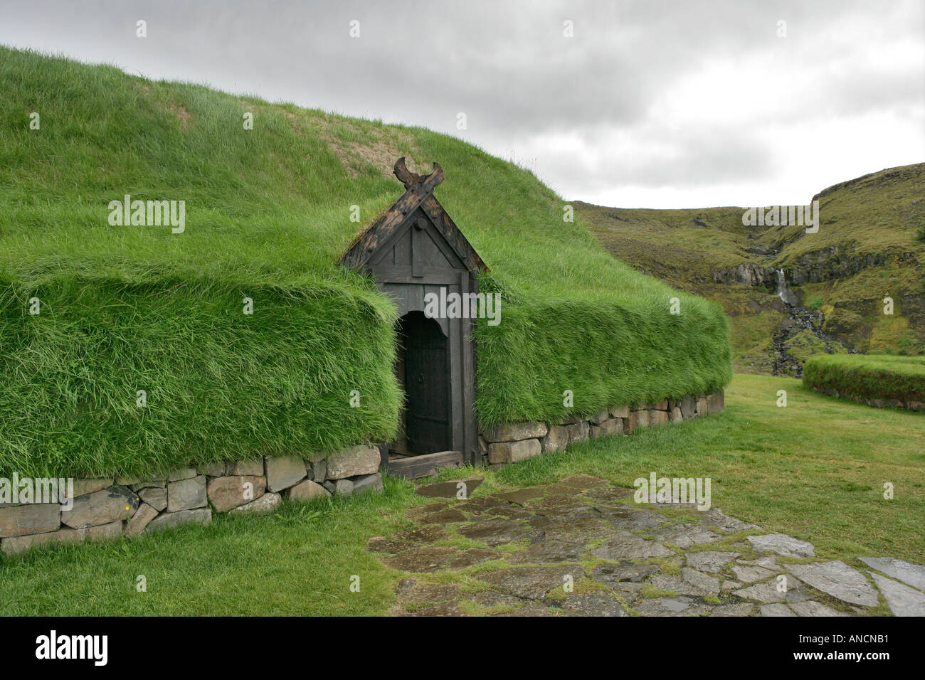 Icelandic turf farm reconstruction hi-res stock photography and images ...