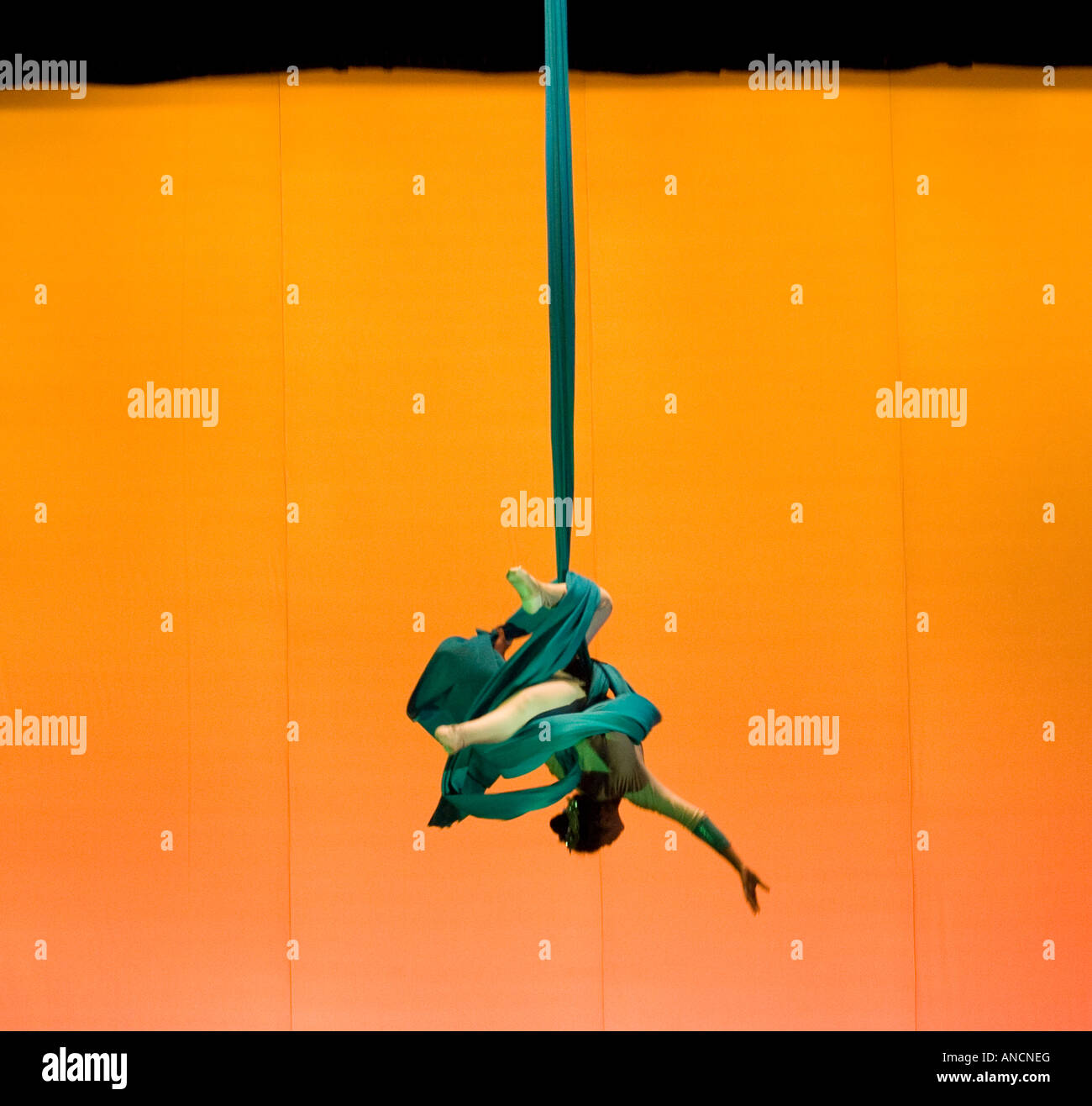 Acrobatics troupe hi-res stock photography and images - Alamy