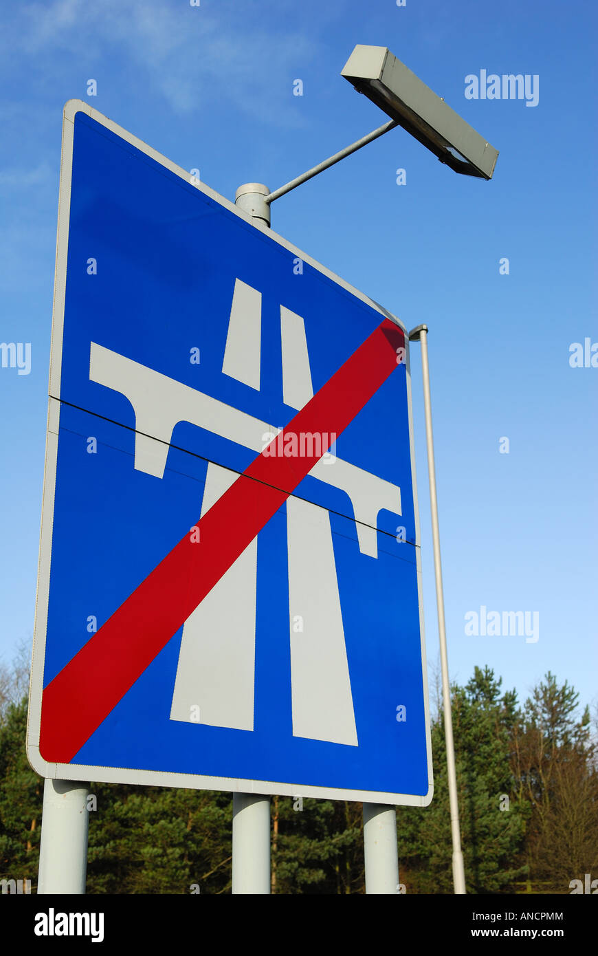 End motorway sign hi-res stock photography and images - Alamy