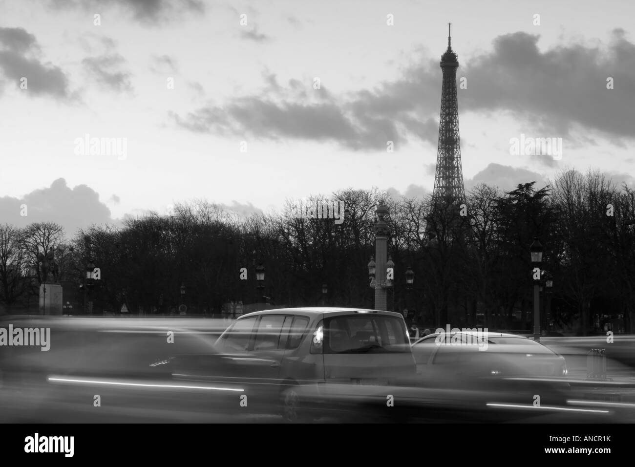 Rush hour traffic in Place de la Concorde, Paris, France Stock Photo ...