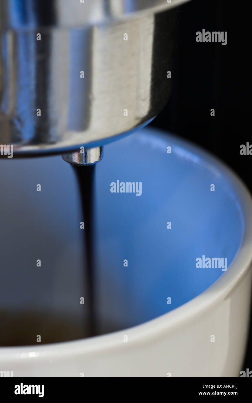 Pulling espresso hi-res stock photography and images - Alamy