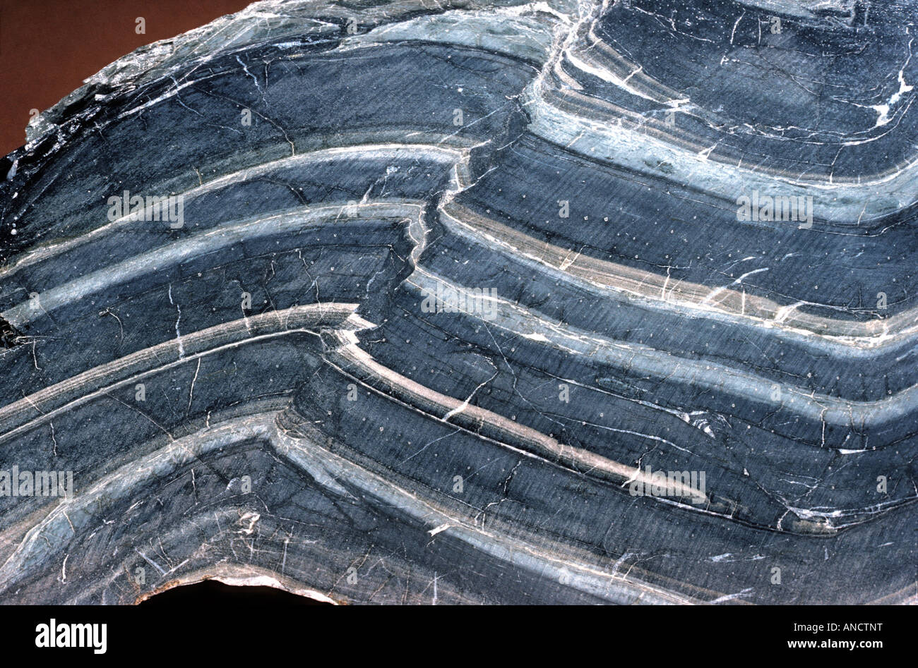 Fault line rock layers hi-res stock photography and images - Alamy