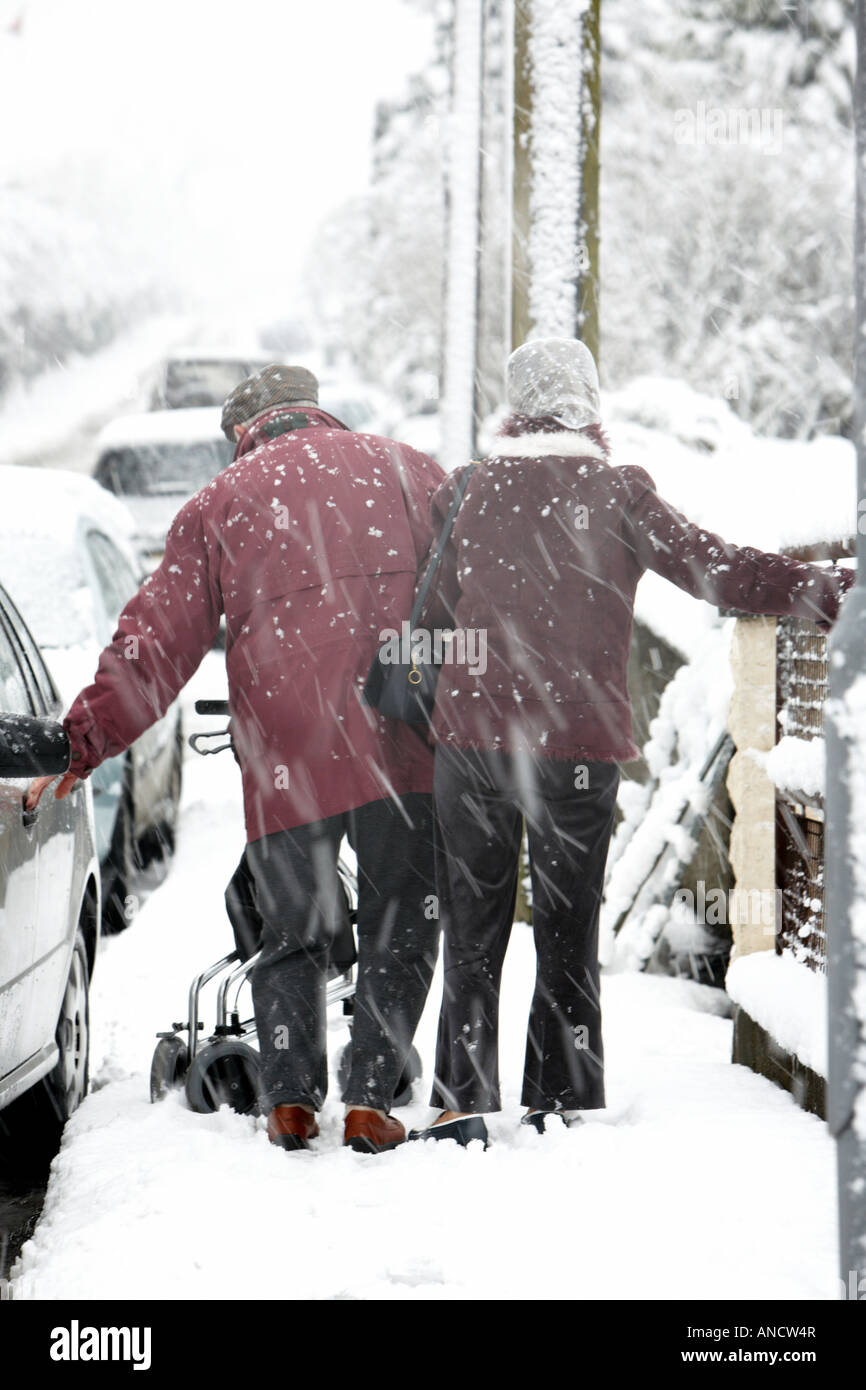 Old man walking along street hi-res stock photography and images - Alamy