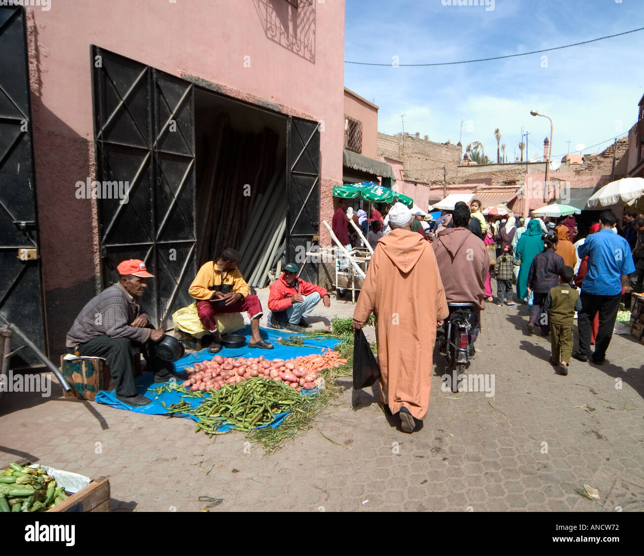 Local people selling clothes hi-res stock photography and images - Alamy