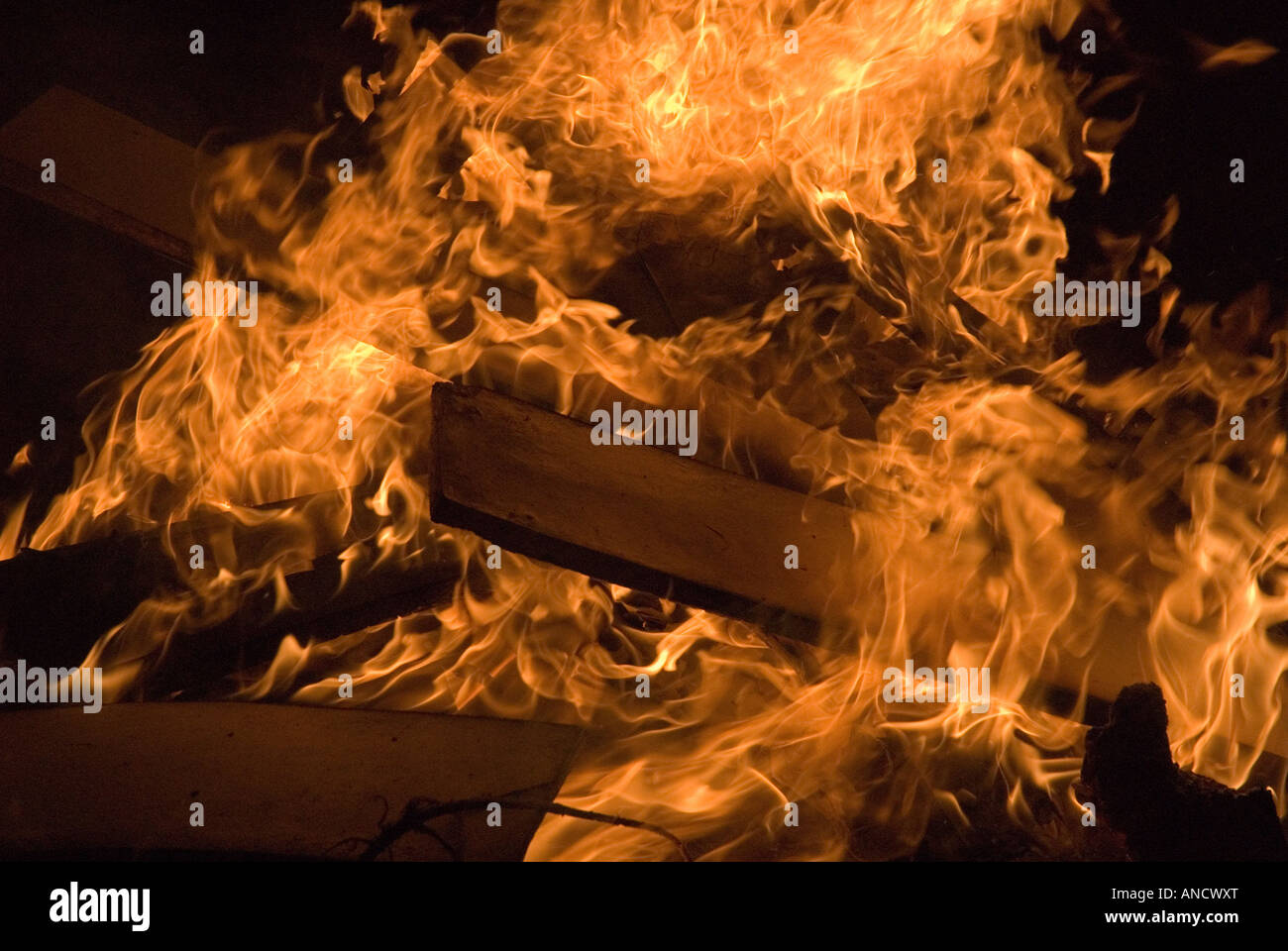 Unlit bonfire hi-res stock photography and images - Alamy