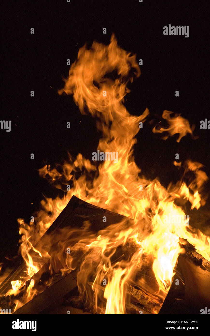 Unlit bonfire hi-res stock photography and images - Alamy