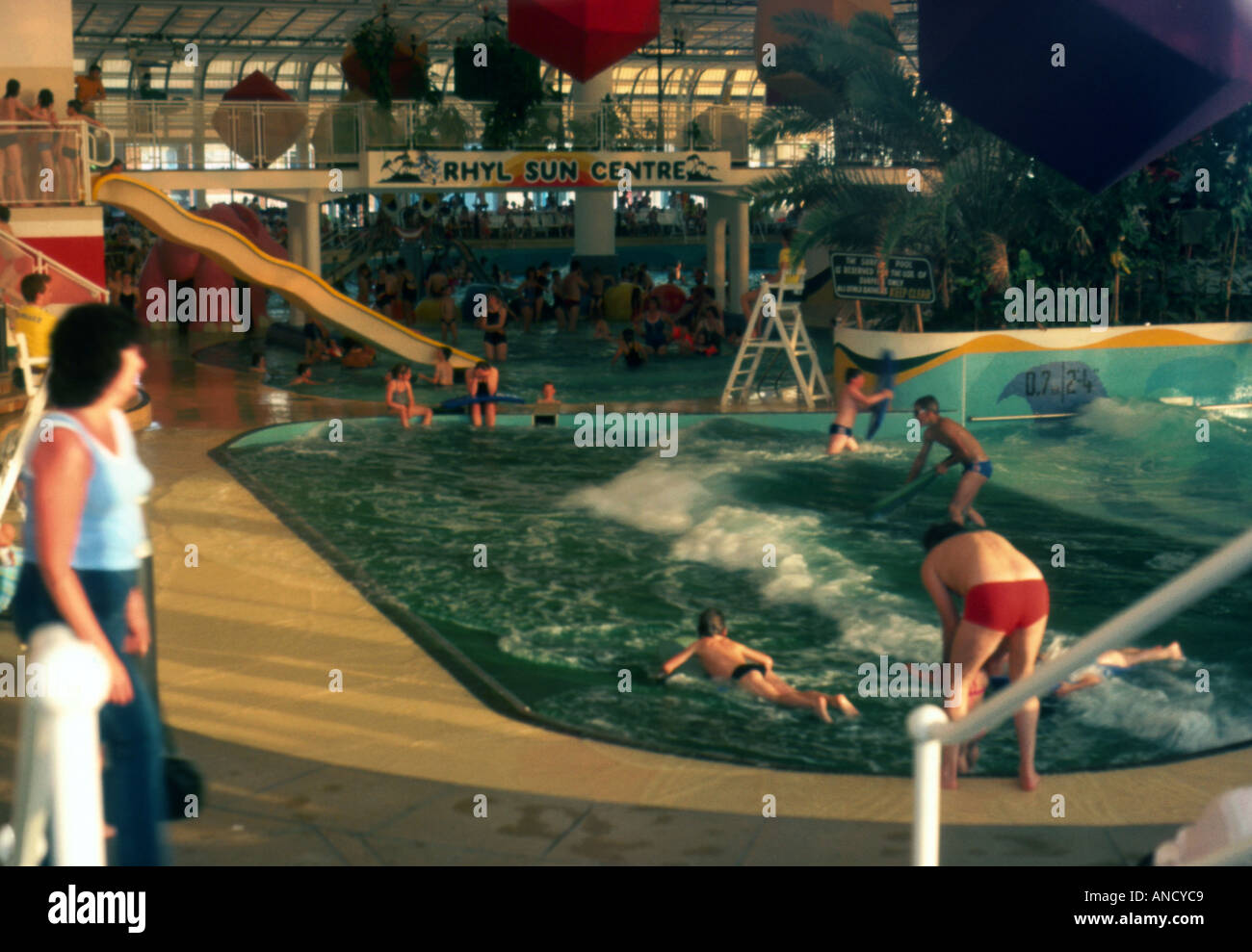 Rhyl sun centre leisure centre hi-res stock photography and images - Alamy