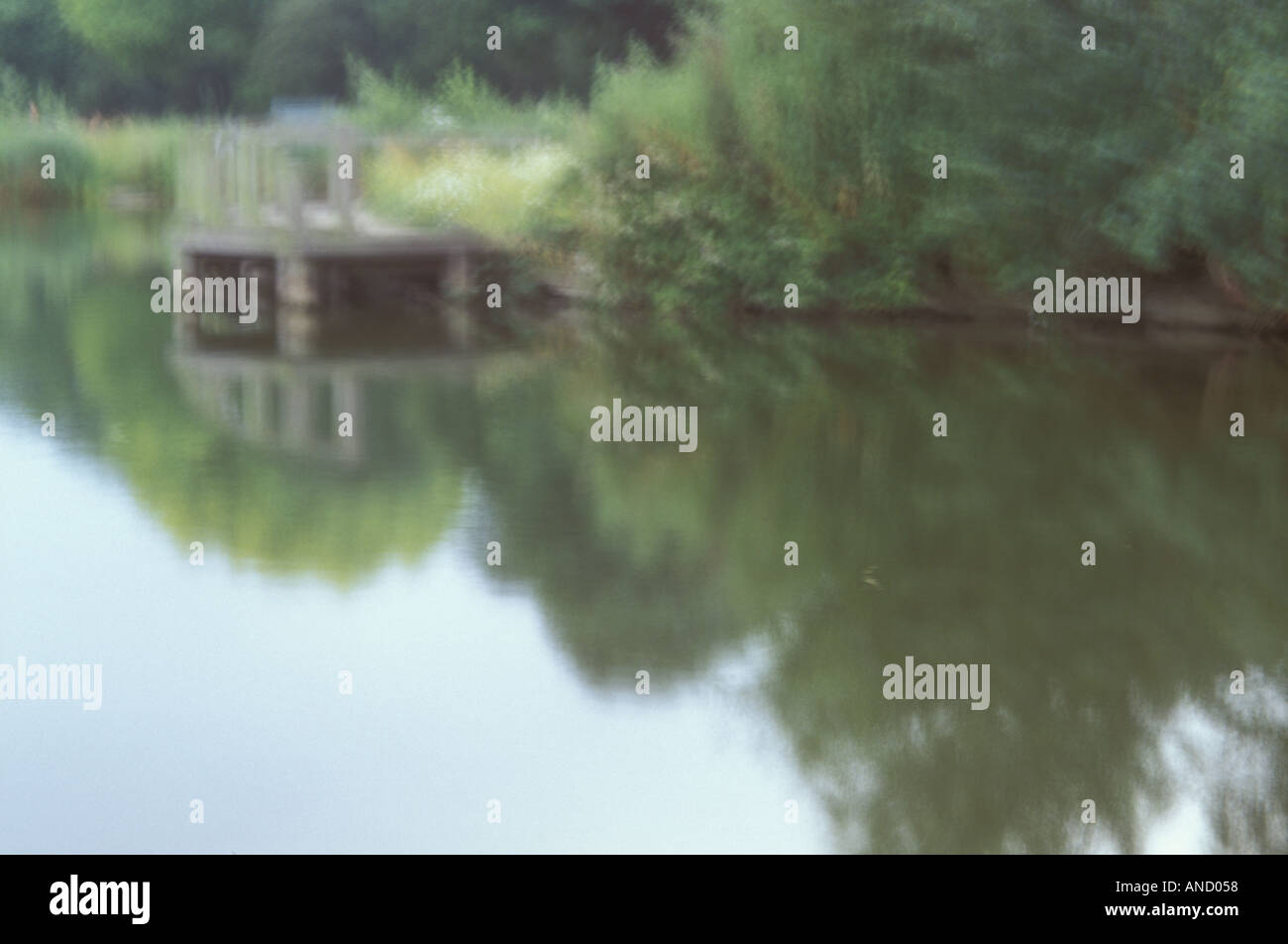 Relaxing lakeside view hi-res stock photography and images - Alamy