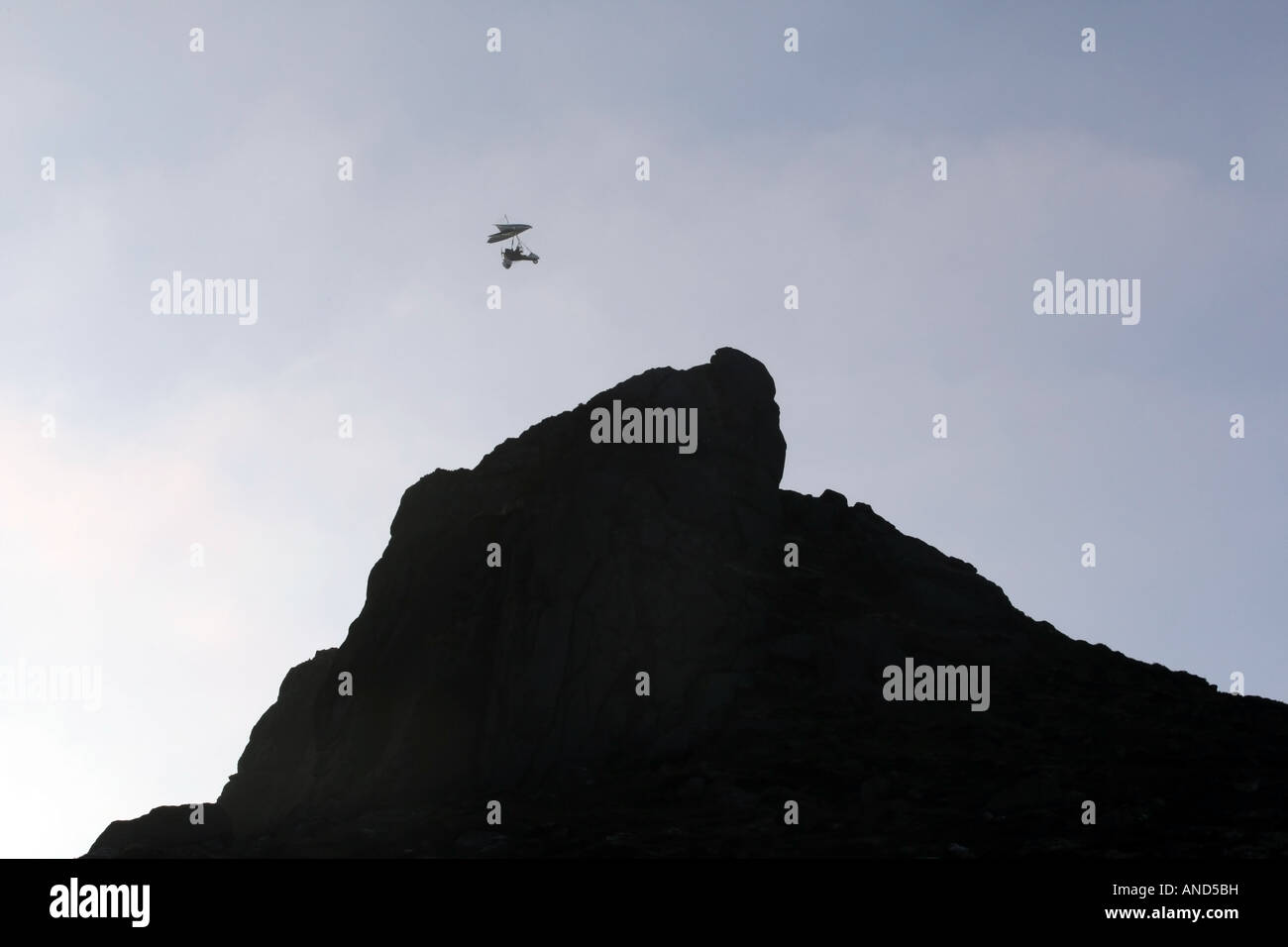 Aeroplane flying over mountain peak hi-res stock photography and images ...