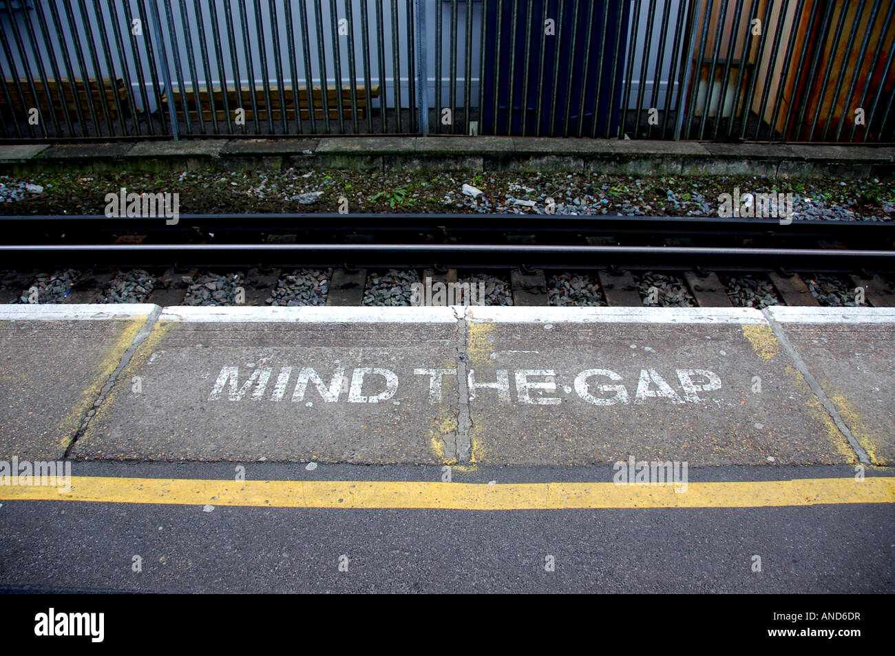 Mind the gap station platform sign hi-res stock photography and images ...