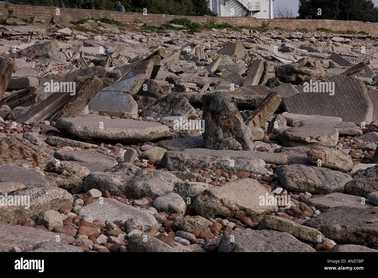 Rubble strewn beach at Sully SE Wales Stock Photo - Alamy