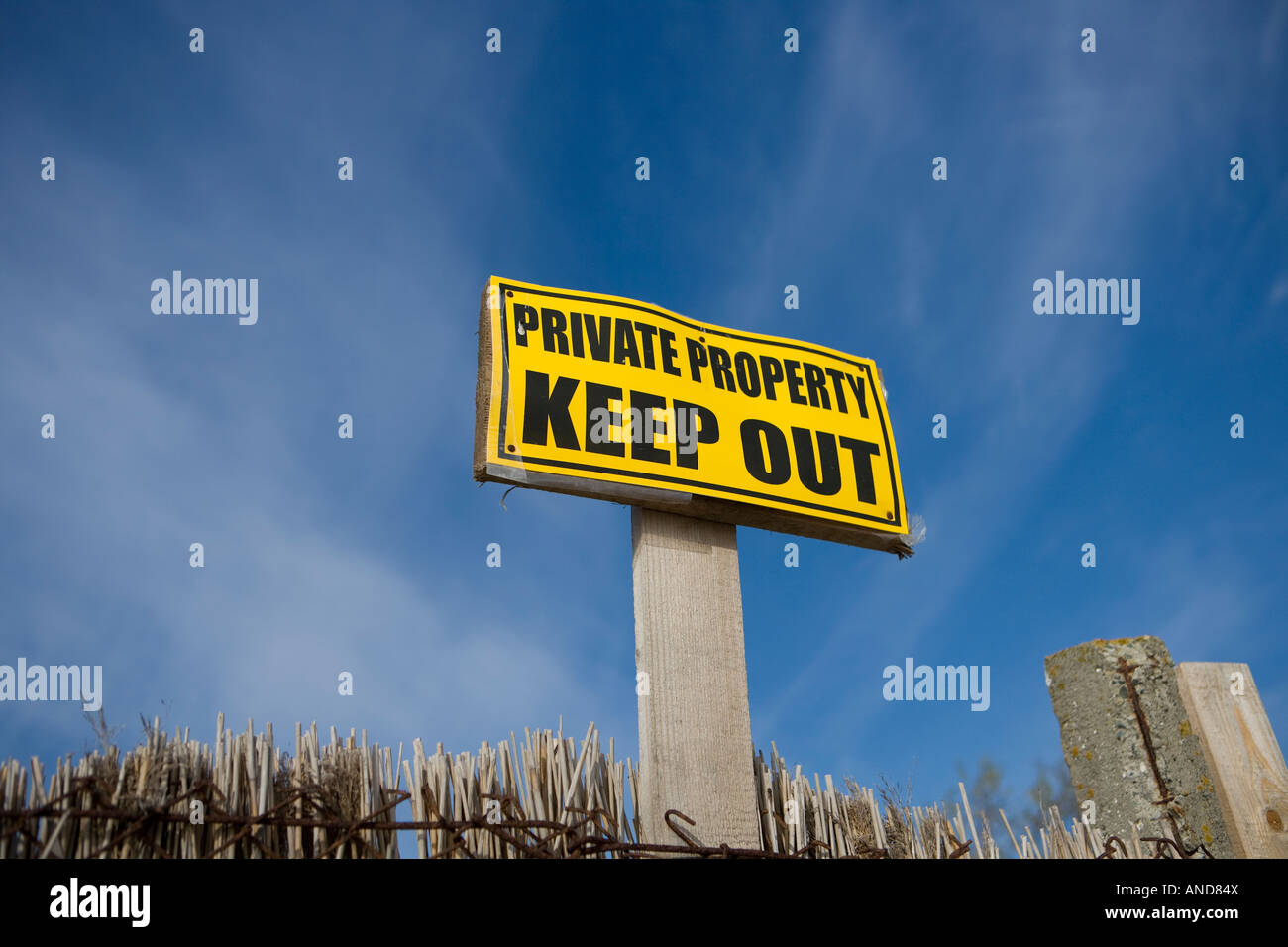 keep out sign on a fence Stock Photo - Alamy