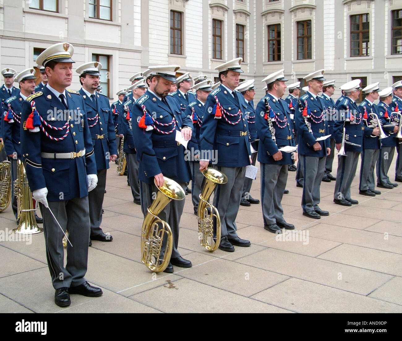 Musicians in military uniform hi-res stock photography and images - Alamy
