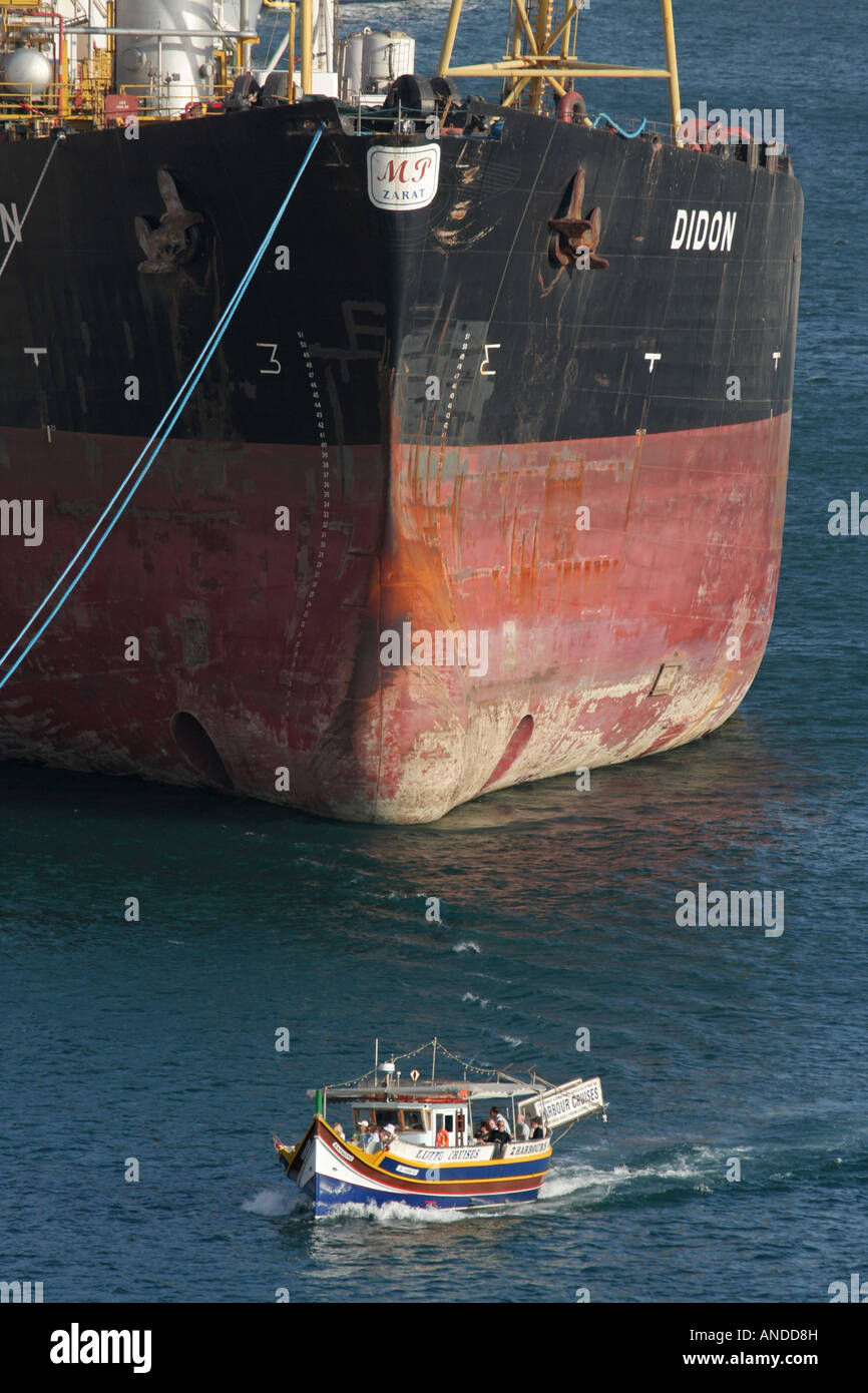 Heavy boat hi-res stock photography and images - Alamy