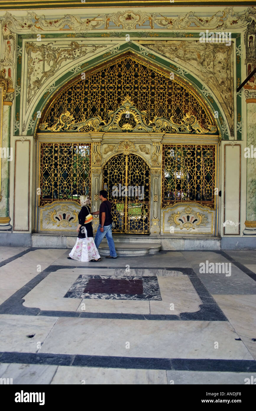 Golden gate inside Topkapi palace in Istanbul Stock Photo - Alamy