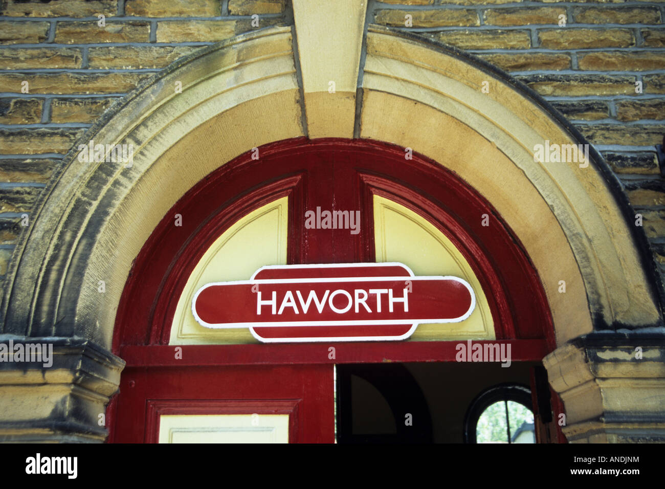 Haworth station sign hi-res stock photography and images - Alamy