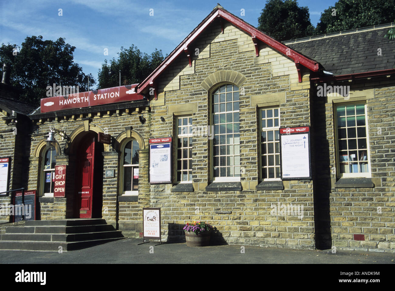 Haworth railway station, North Yorks, UK Stock Photo - Alamy