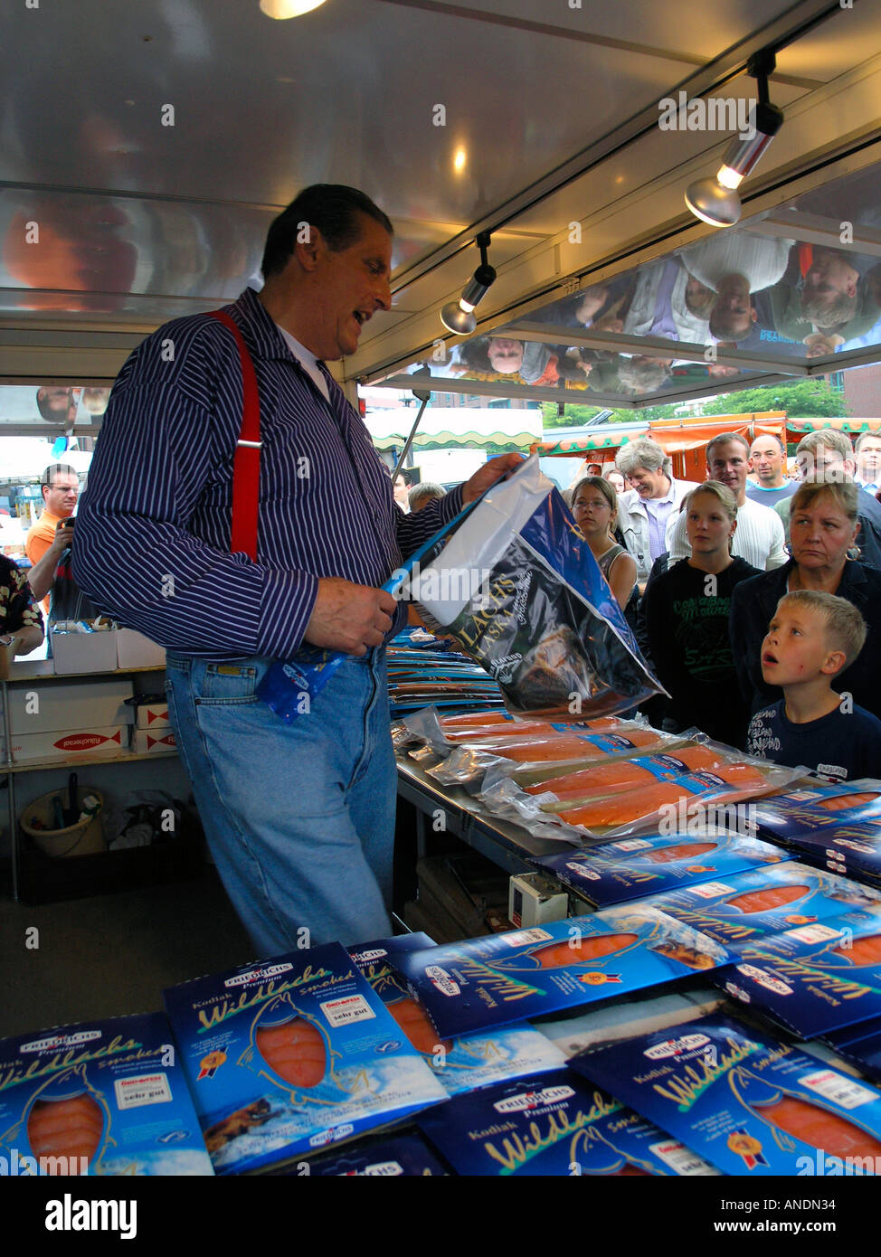 Fischmarkt sunday fish market hamburg hi-res stock photography and ...