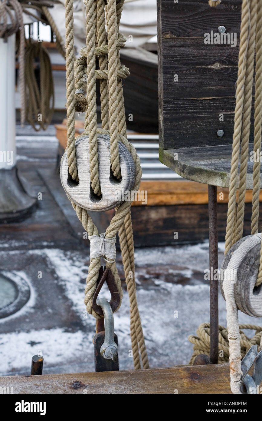 Dead eye of old schooner Stock Photo - Alamy