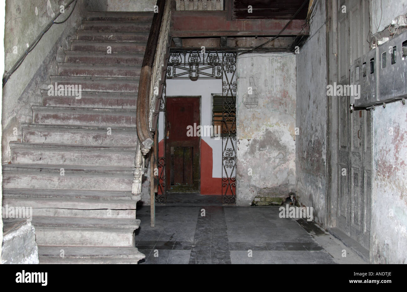 Cuban entrance hall hi-res stock photography and images - Alamy