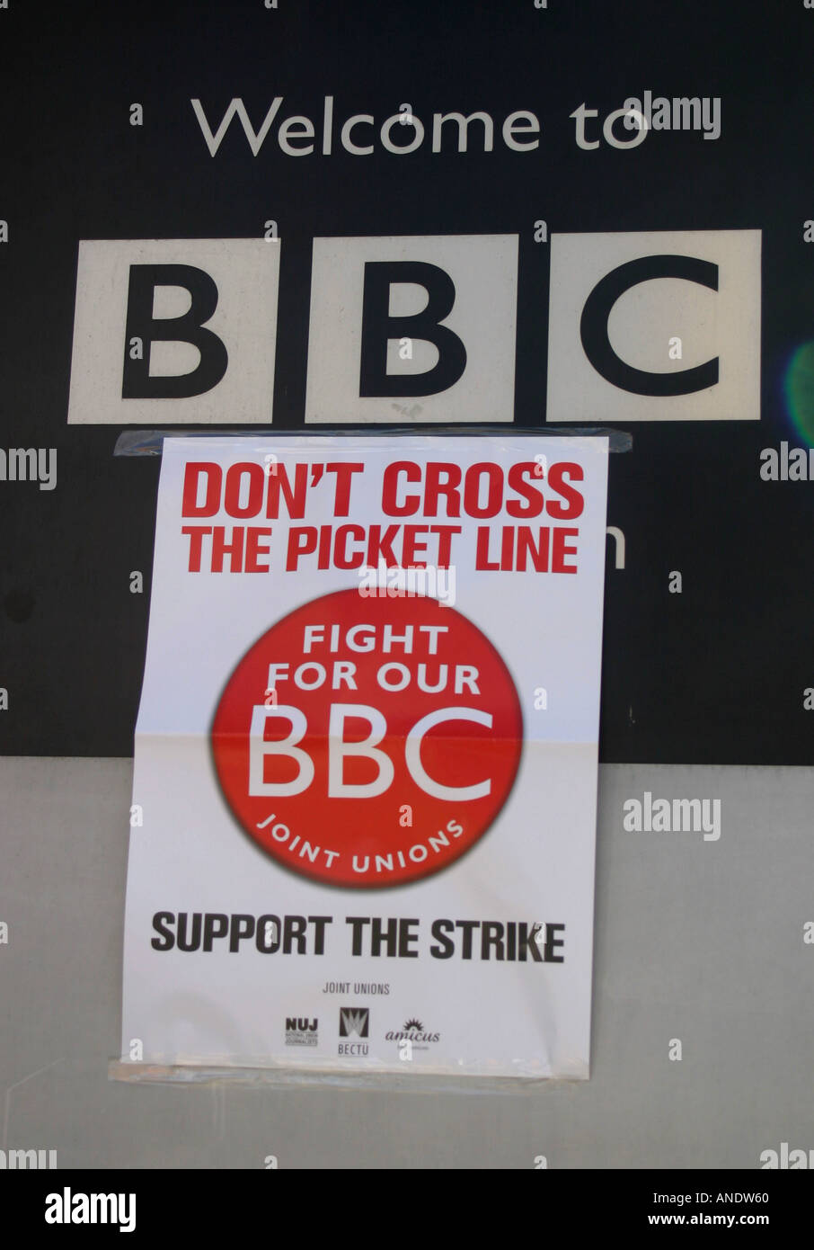 Cross the picket line hi-res stock photography and images - Alamy