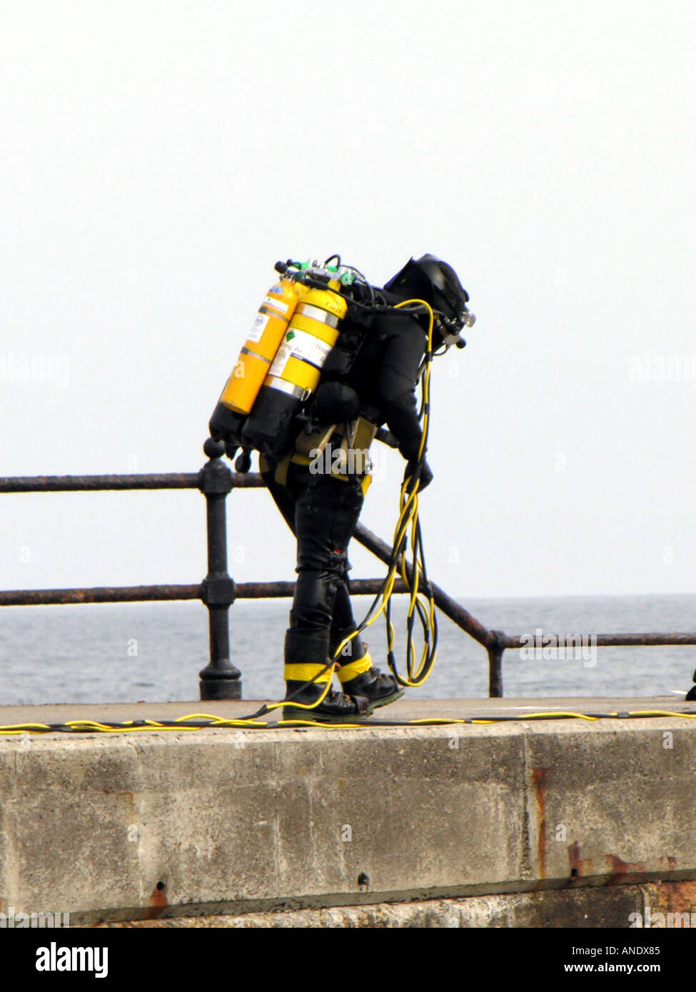 Commercial diver hi-res stock photography and images - Alamy