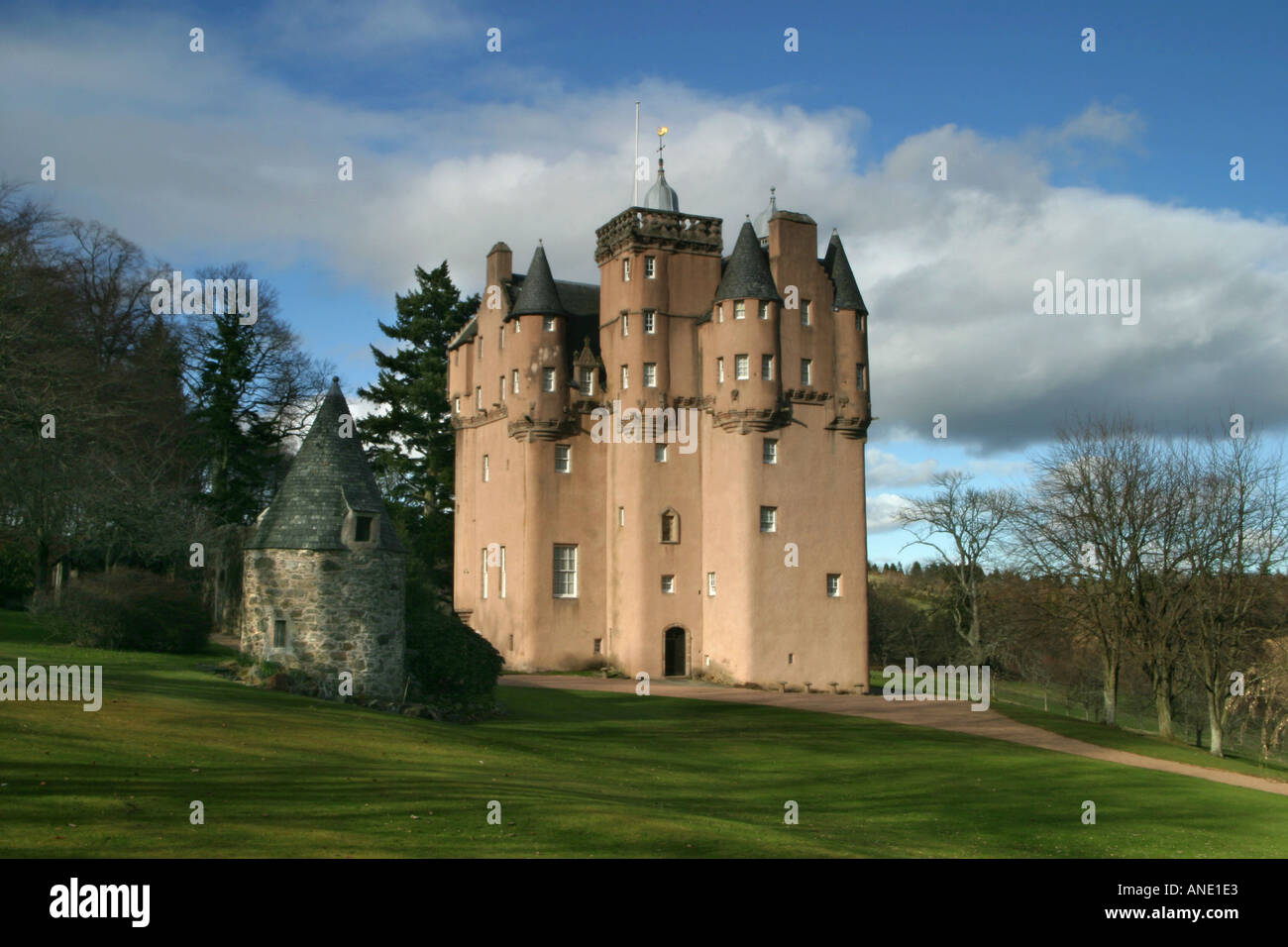 Scotland craigievar castle hi-res stock photography and images - Alamy