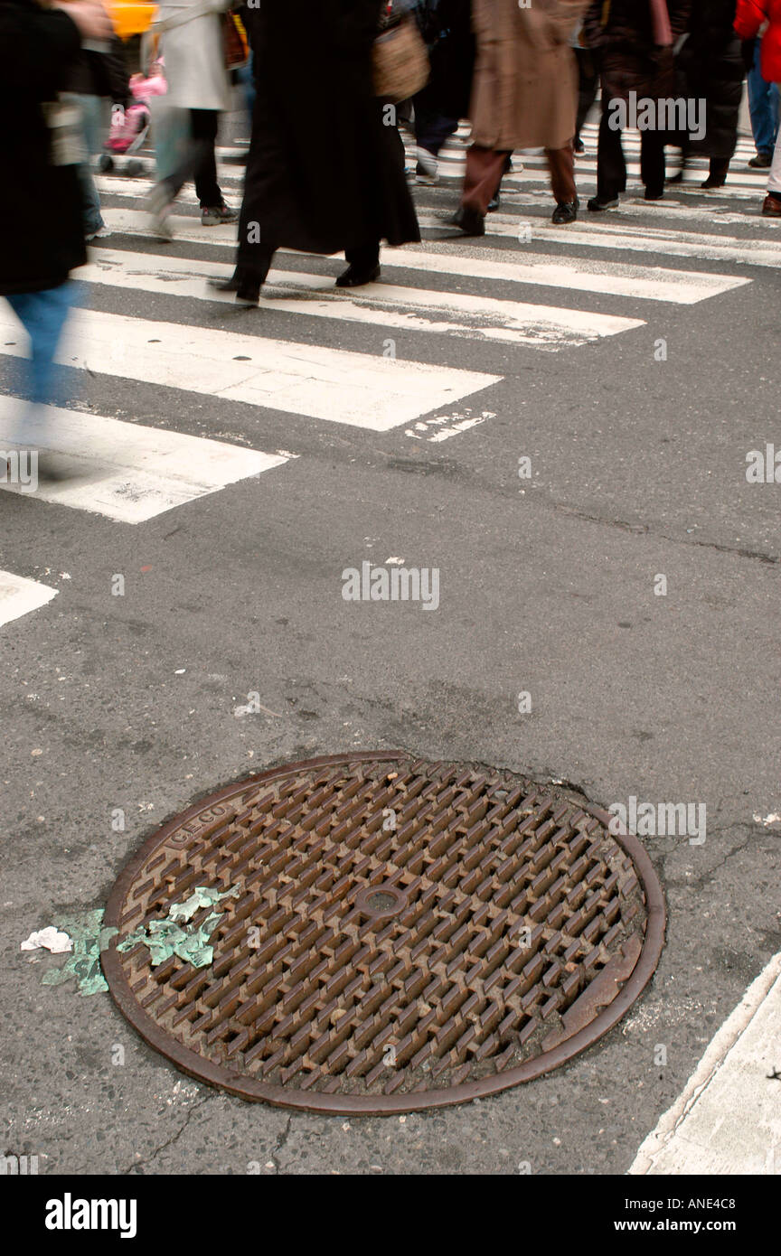 Con ed manhole hi-res stock photography and images - Alamy