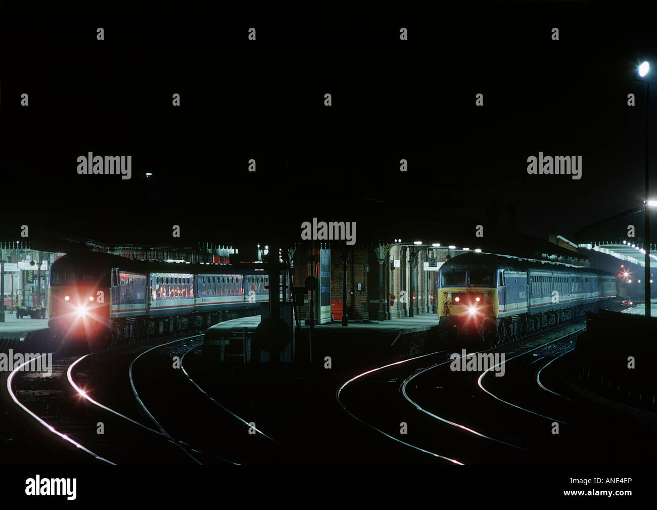 Salisbury railway station hi-res stock photography and images - Alamy