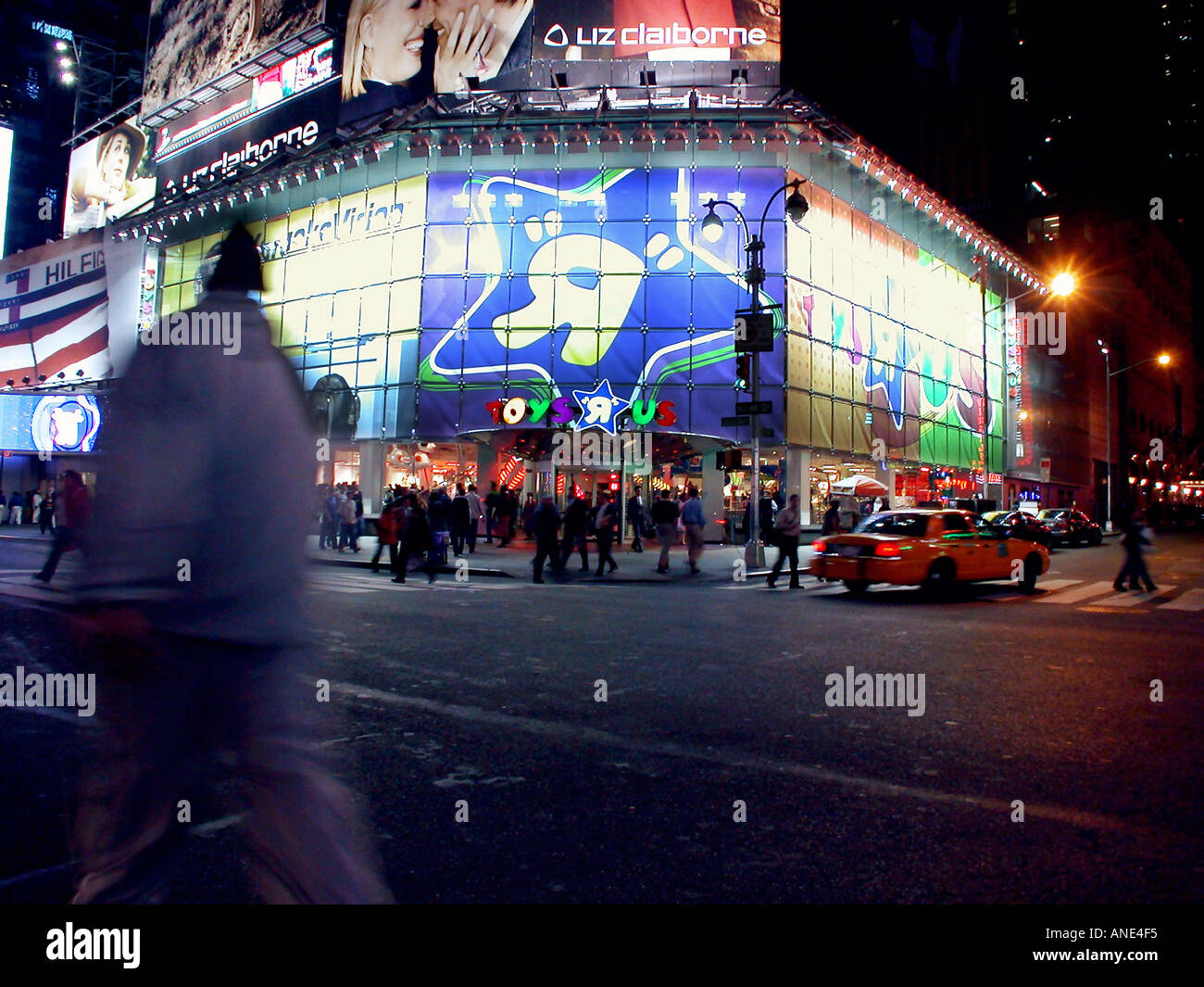 The Toys R Us store in Times Square Stock Photo - Alamy