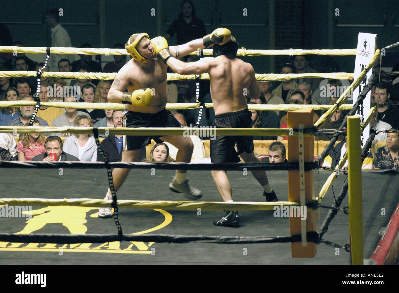 Boxing uniform hi-res stock photography and images - Alamy