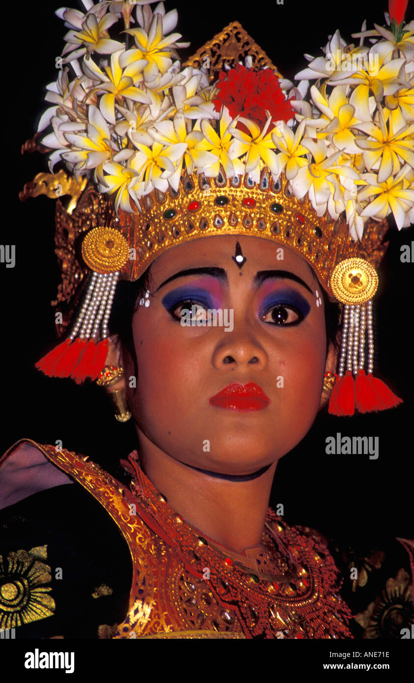 Topeng Dancer Stock Photos & Topeng Dancer Stock Images - Alamy
