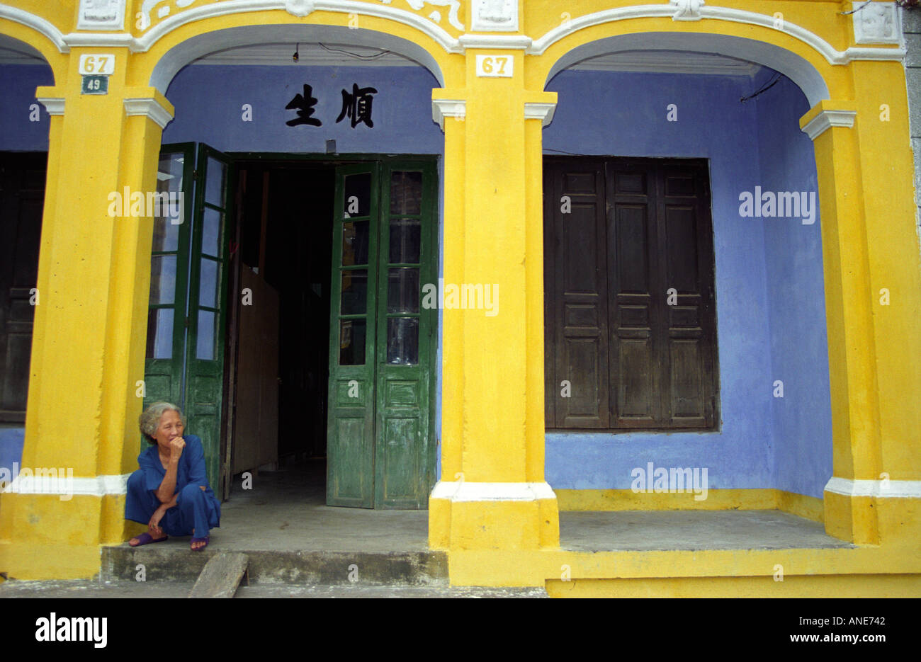 Vietnamese squat sit hi-res stock photography and images - Alamy