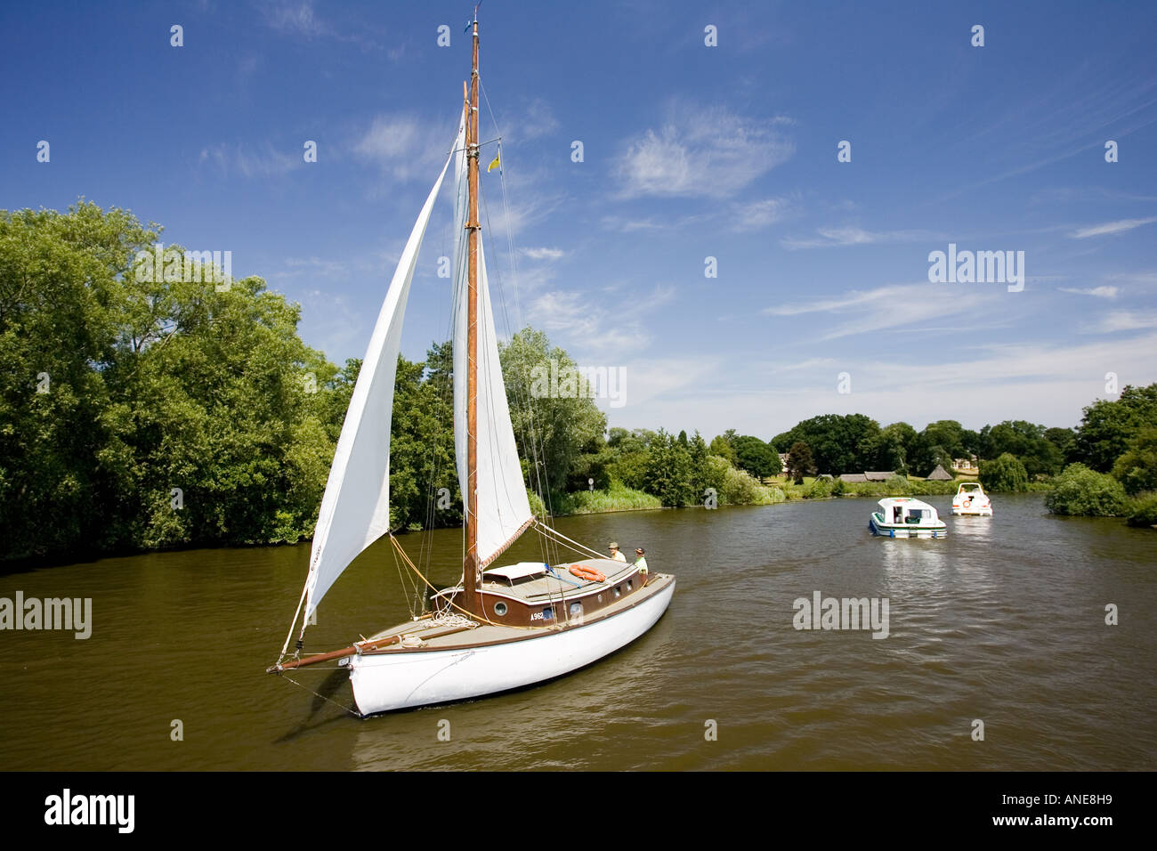 Norfolk broads sailing hi-res stock photography and images - Alamy