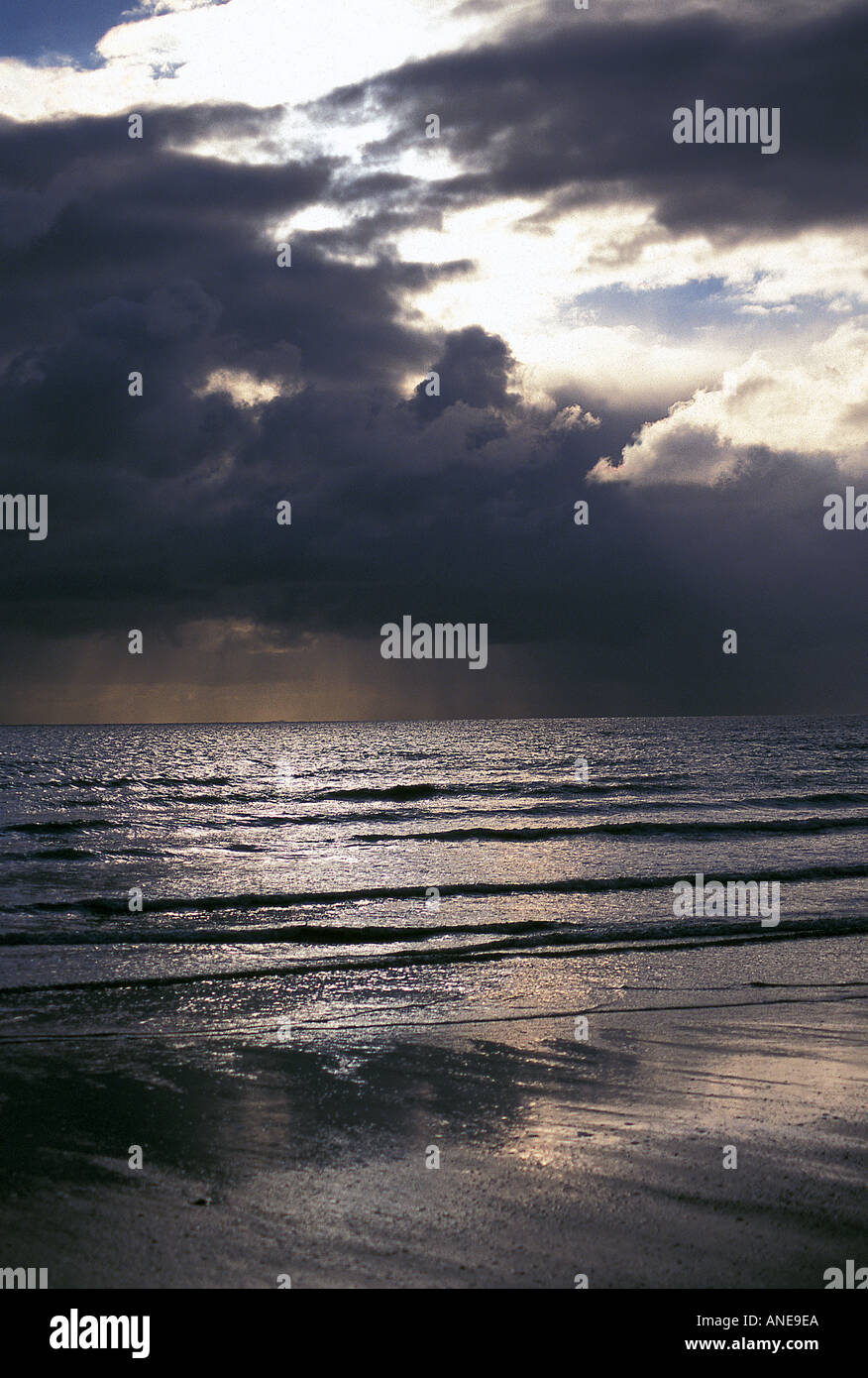 Tyrella beach hi-res stock photography and images - Alamy