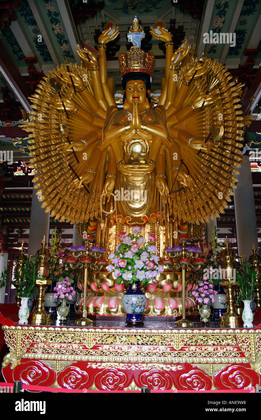 Many armed golden buddha statue hi-res stock photography and images - Alamy