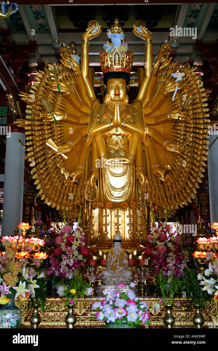 Many armed golden buddha statue hi-res stock photography and images - Alamy