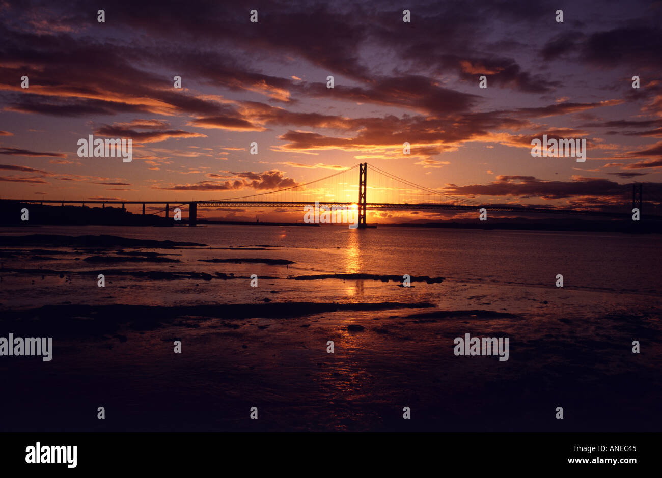Bridge over forth hi-res stock photography and images - Alamy