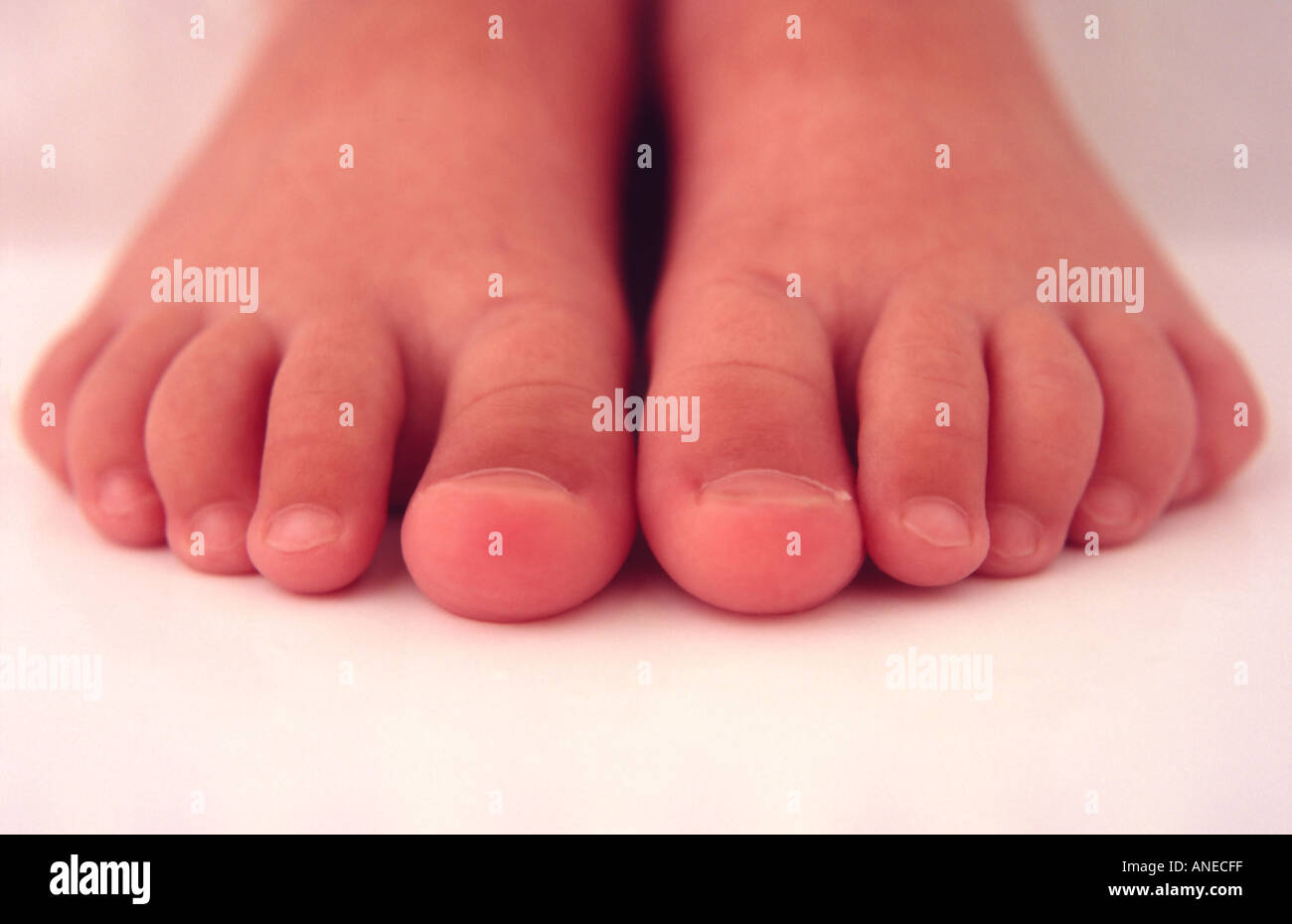 "Childs feet" in the bath Stock Photo - Alamy