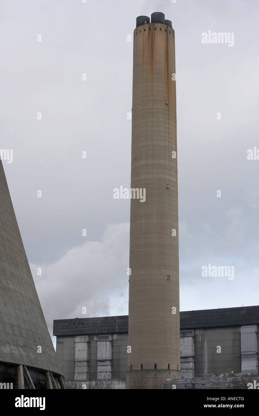 Didcot power station chimney stack Stock Photo - Alamy