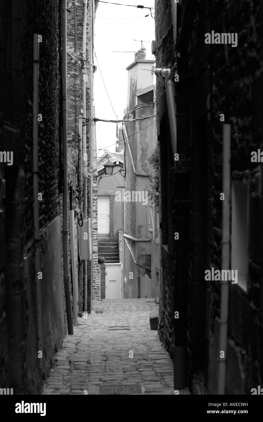 Cobblestone alley in a medieval provincial French town Stock Photo - Alamy