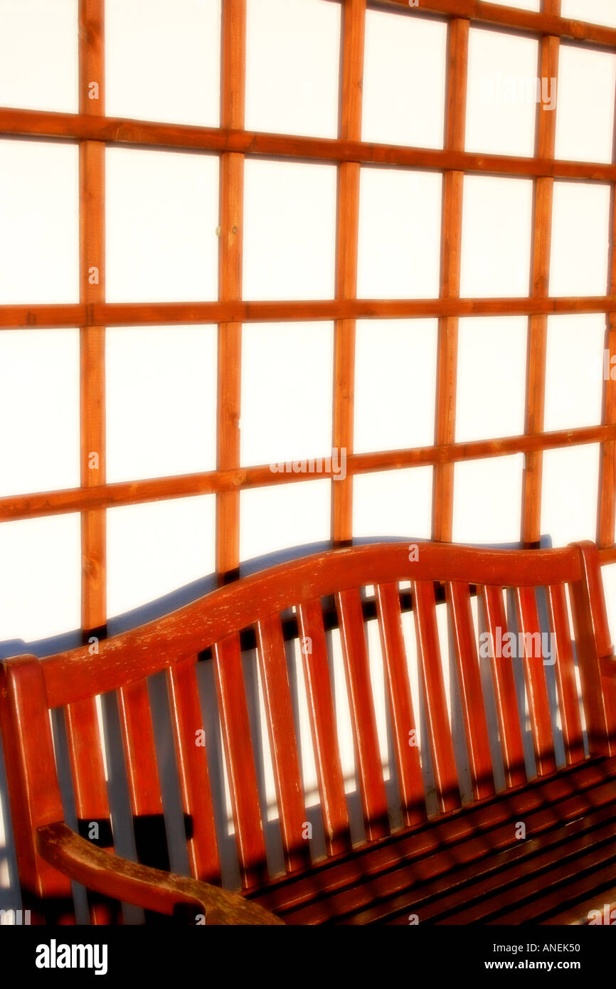 Trellis bench hi-res stock photography and images - Alamy